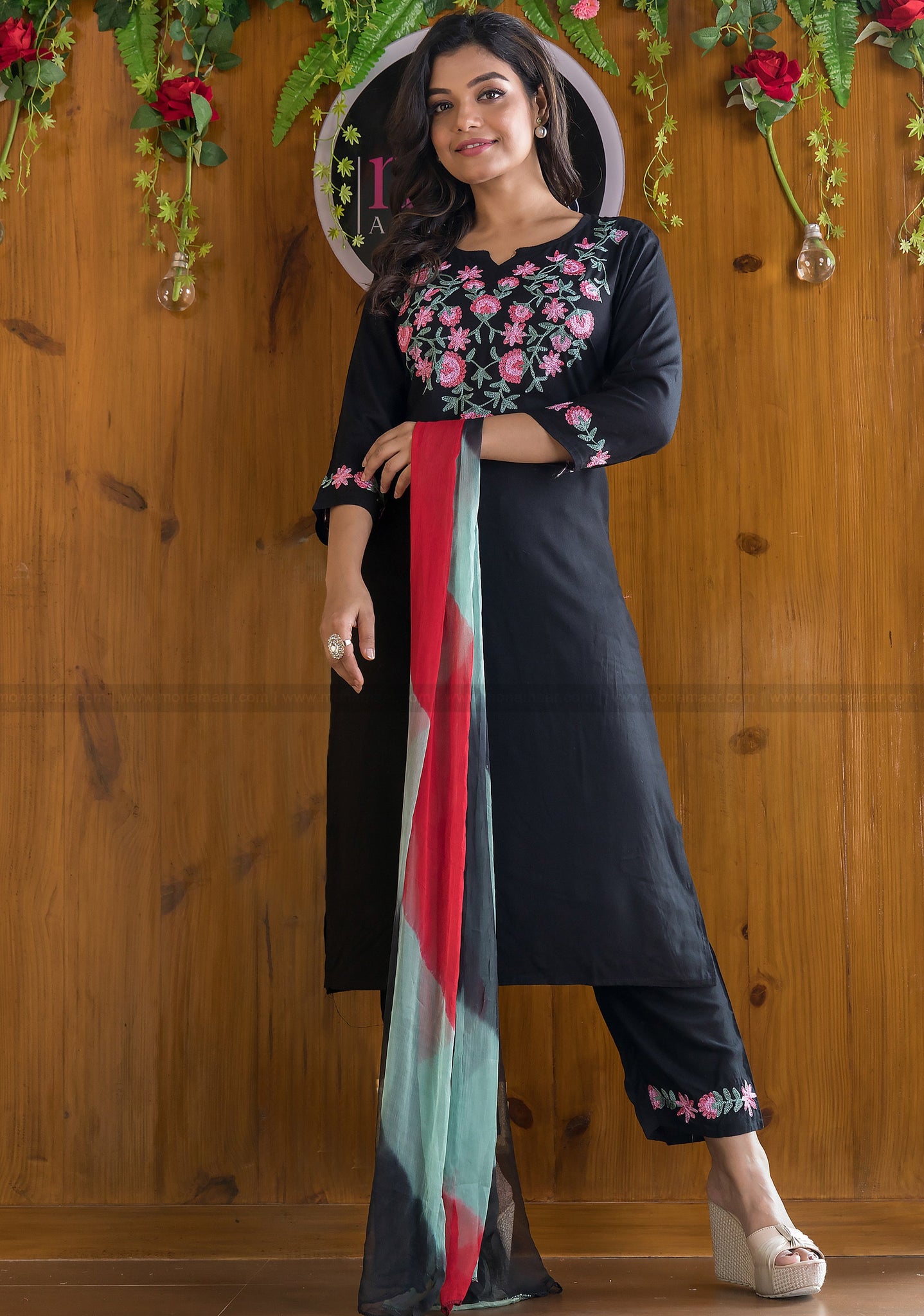 Yaari With Aari Work Suit Set – Monamaar