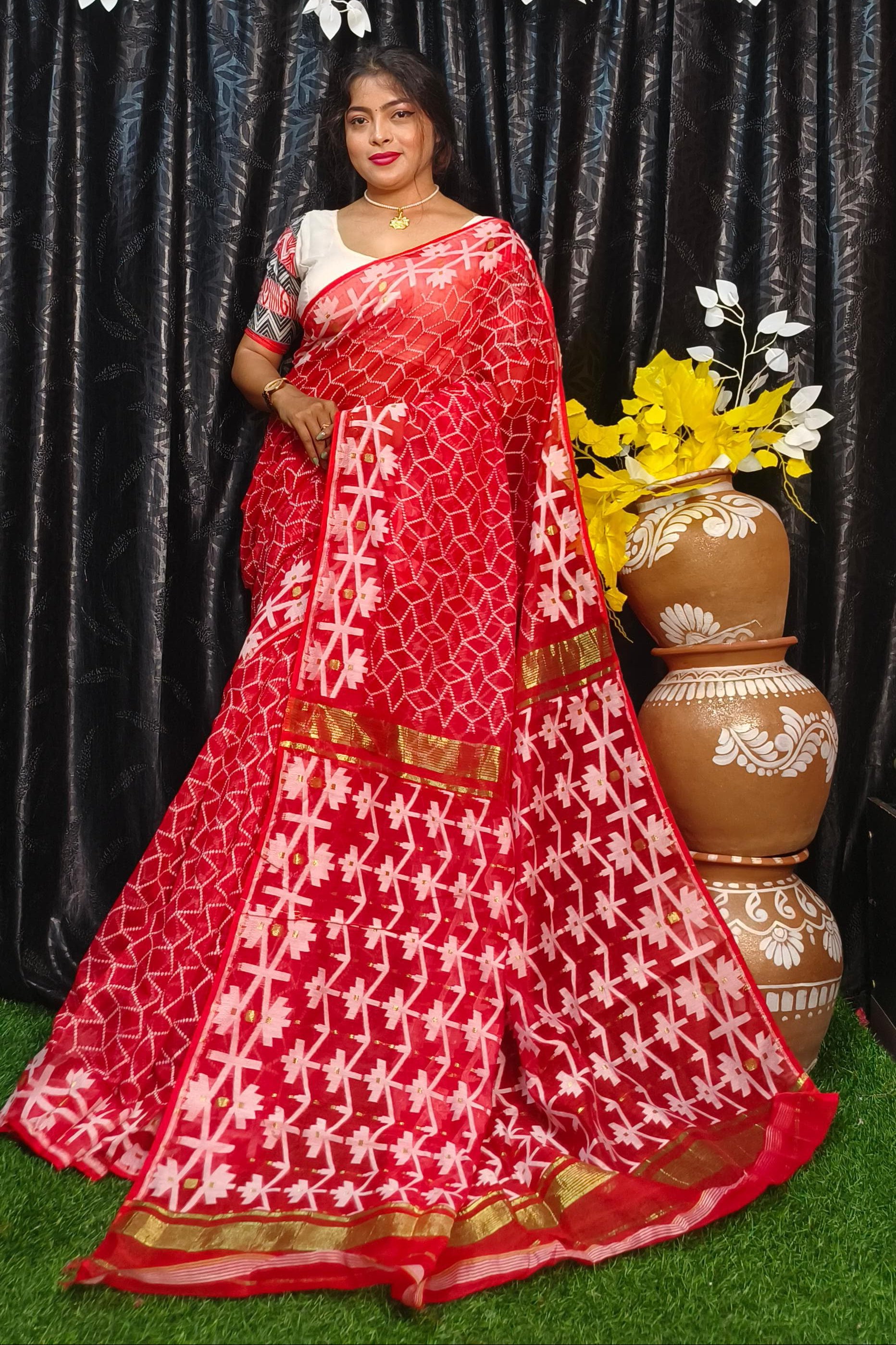 Nokshi Tara Dhakai Jamdani Saree – Monamaar