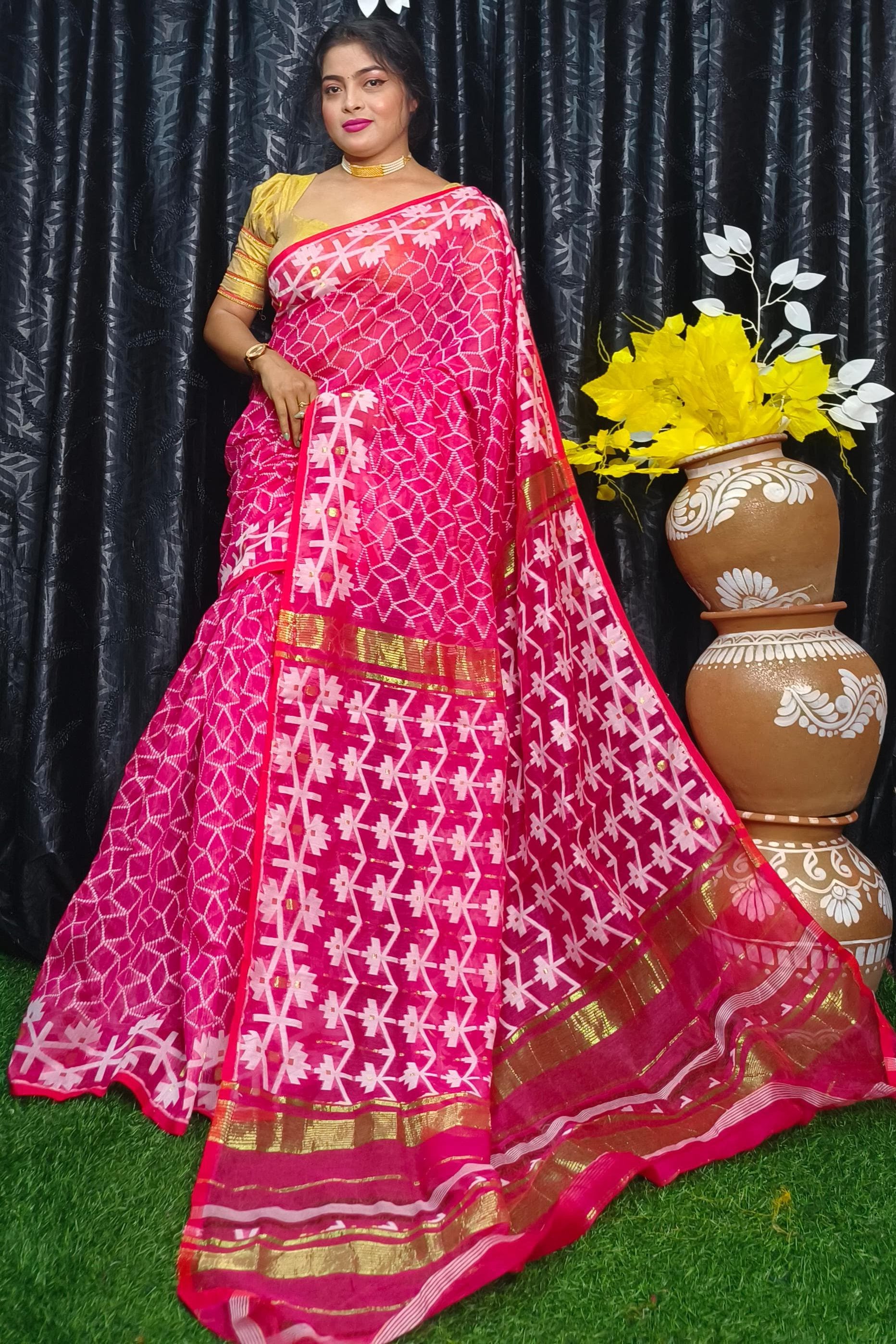Nokshi Tara Dhakai Jamdani Saree – Monamaar