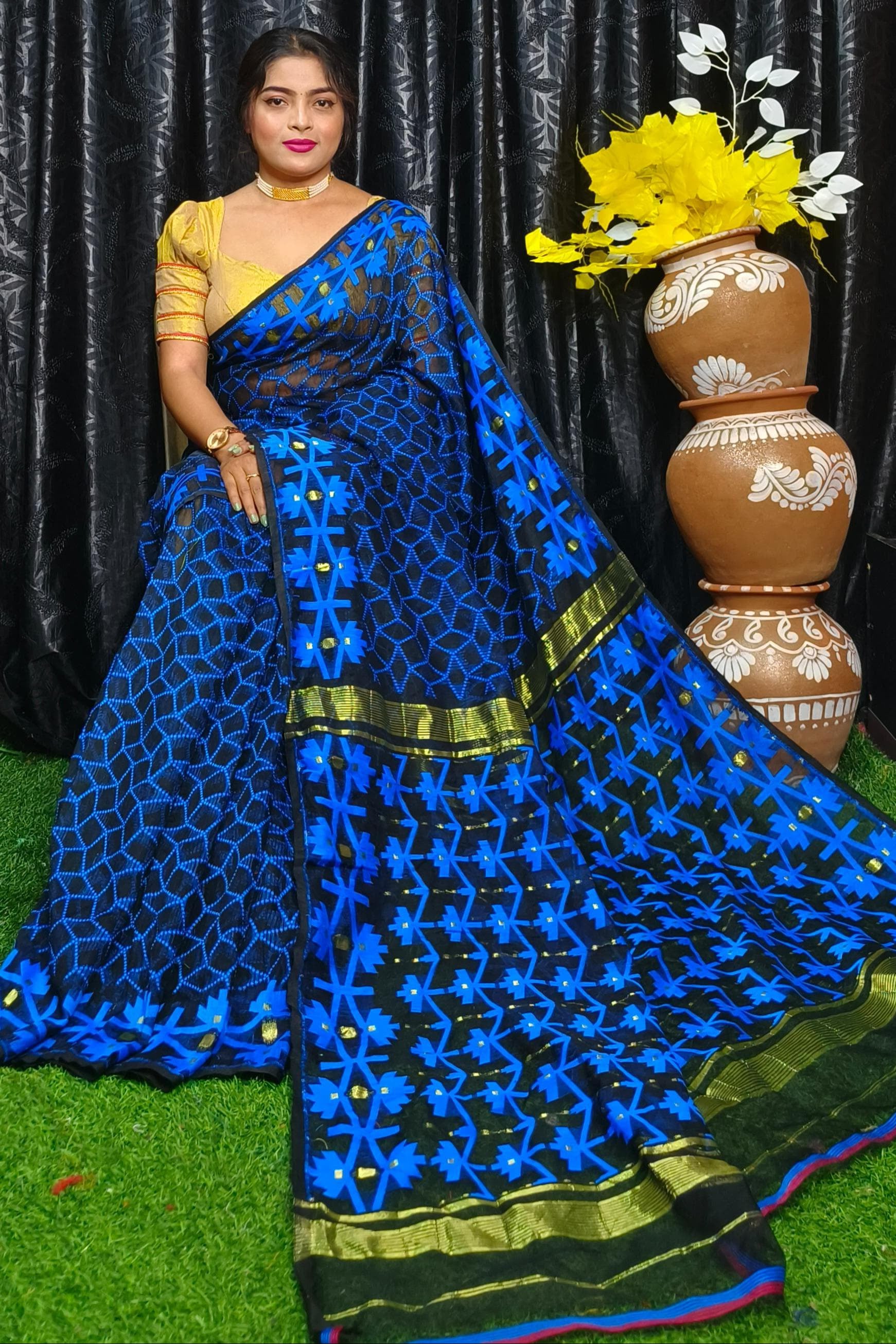 Nokshi Tara Dhakai Jamdani Saree – Monamaar