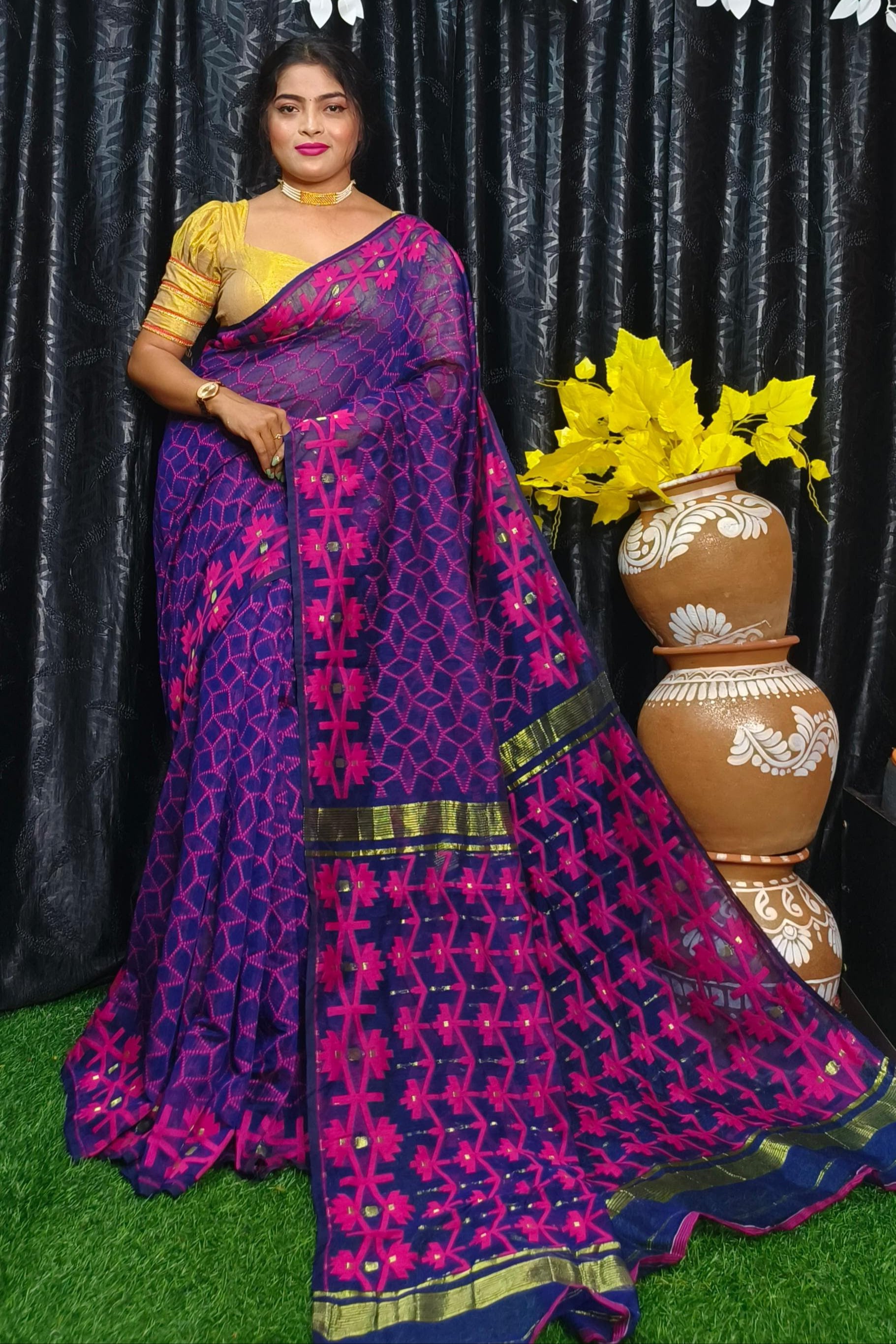 Nokshi Tara Dhakai Jamdani Saree – Monamaar
